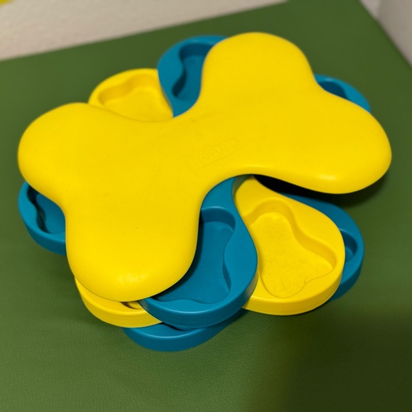 Outward Hound | Dog | Outward Hound Dog Tornado Spinning Treat Toy ...